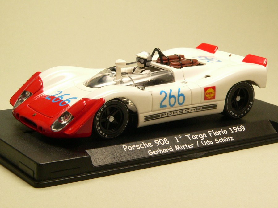 Kurzerhand die farbigen Markierungen abgeklebt, lackiert, die ...