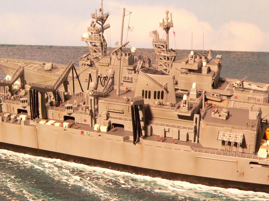 Belebt wurde der ganze Bau durch die bereits farbig bedruckten ...